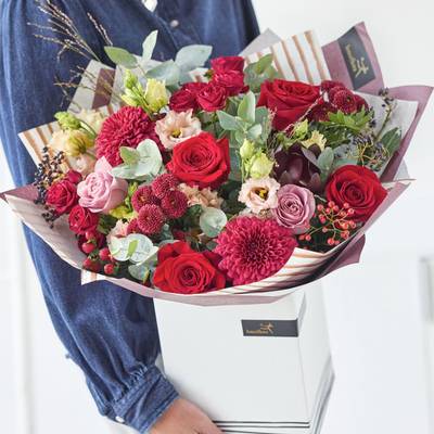 Buy/Send Spectacular Classic Christmas Bouquet. Online | IGP | ID1386776